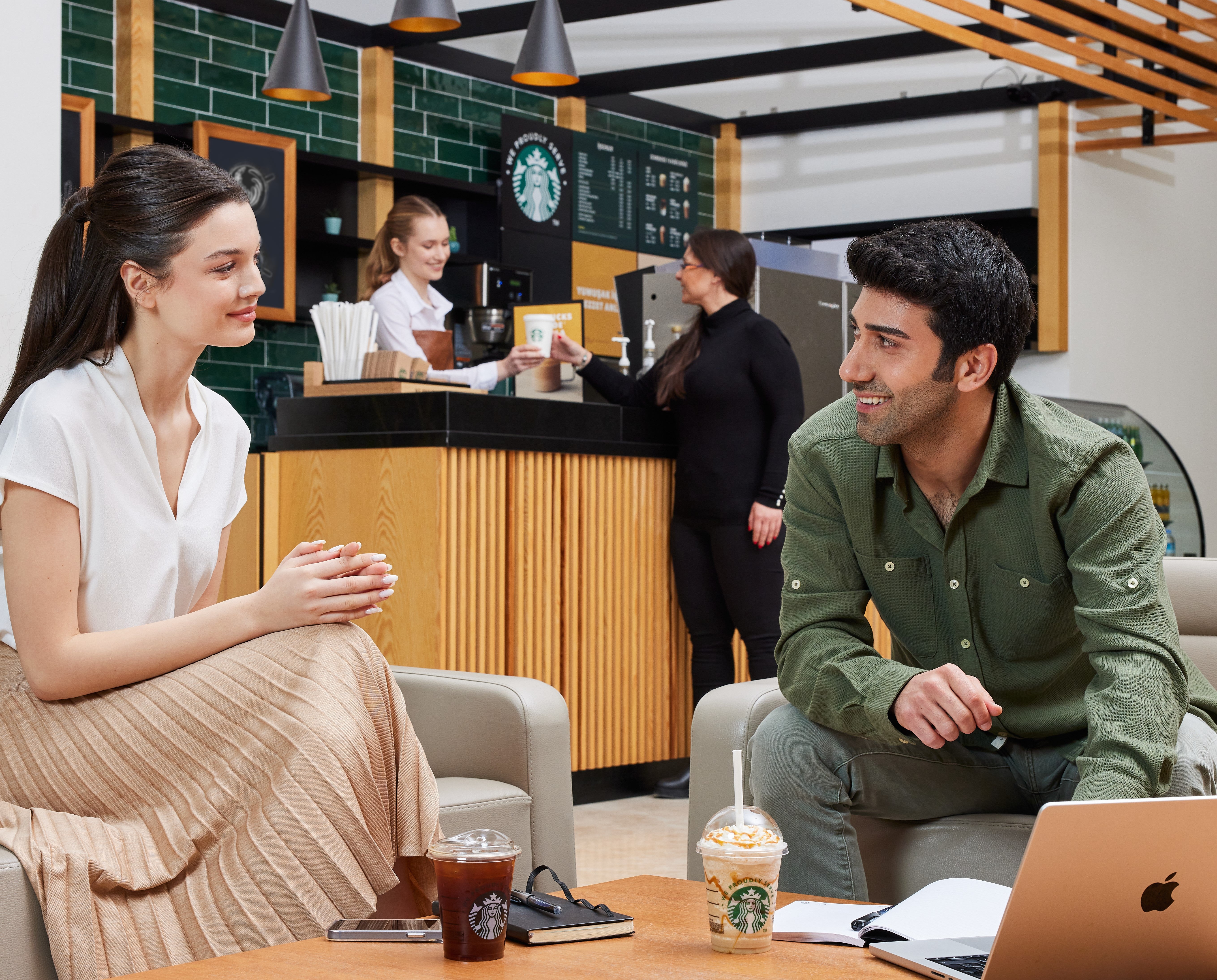 WE PROUDLY SERVE STARBUCKS® | KAFFE & LÖSNINGAR | Nestlé Professional